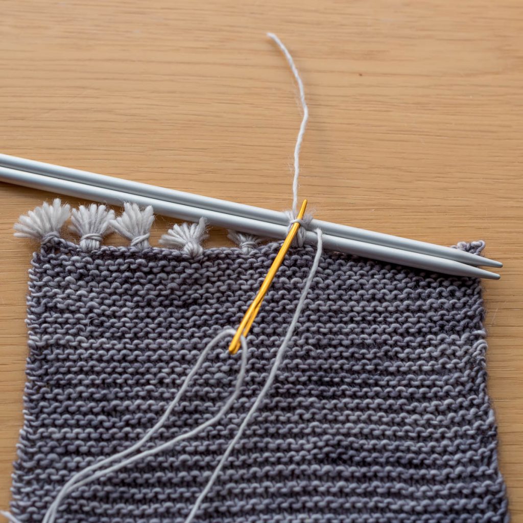 Tiny Tassels Tutorial – LoopKnitlounge