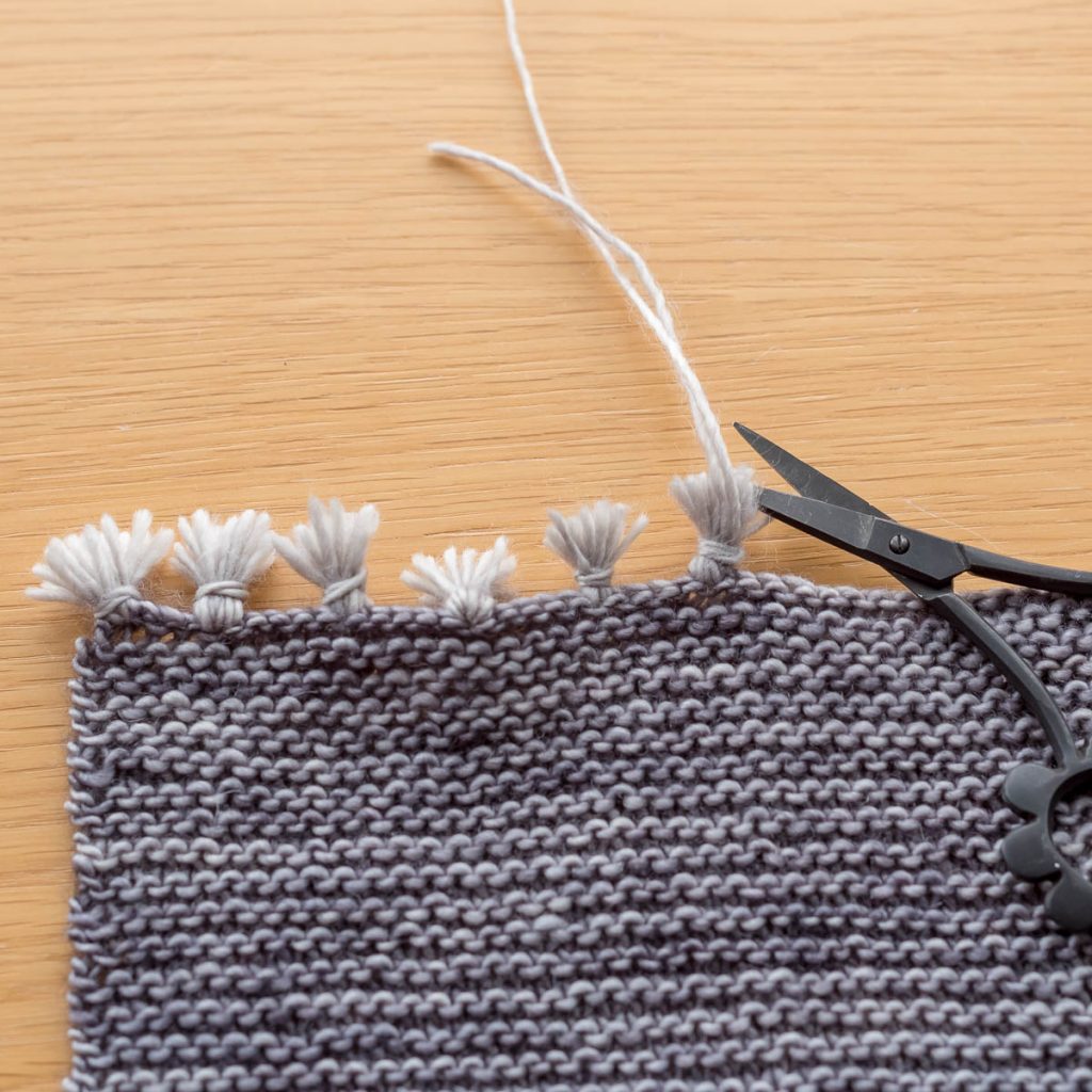 Tiny Tassels Tutorial – LoopKnitlounge