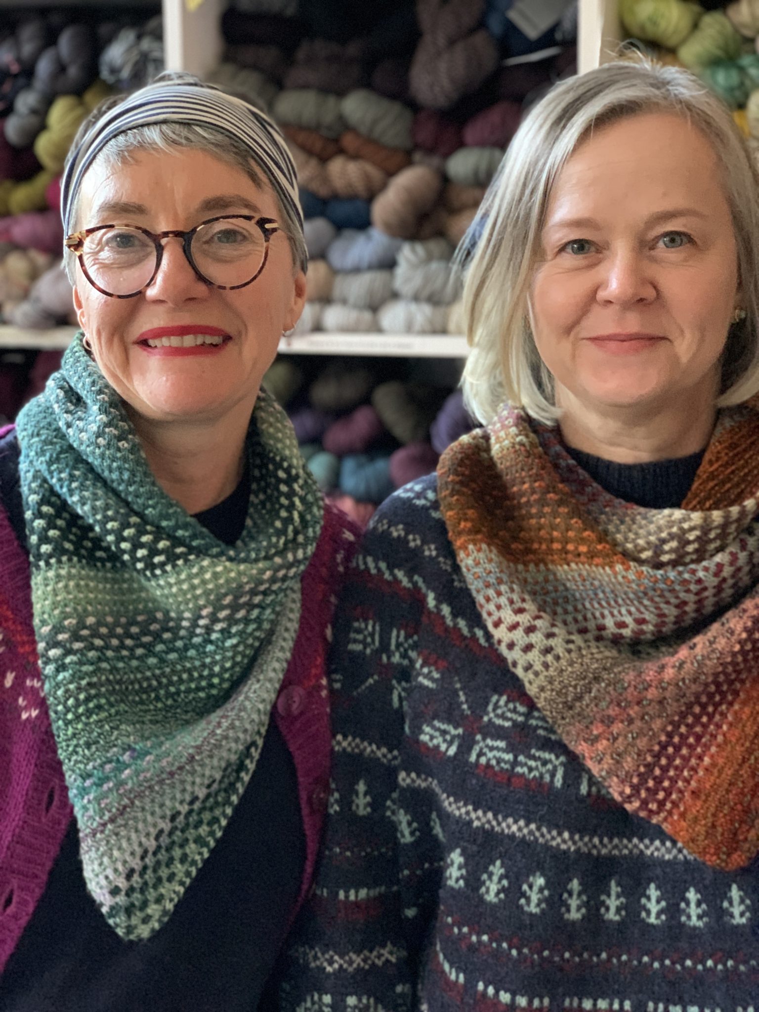 On Our Needles – The Shift cowl – LoopKnitlounge